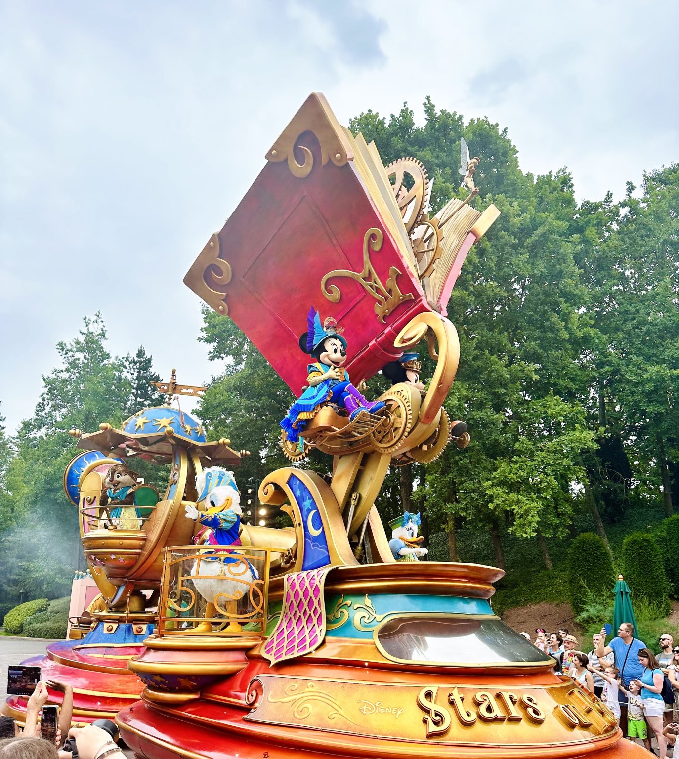 10 Things to Know For Visiting Disneyland Paris - The Stickered Suitcase
