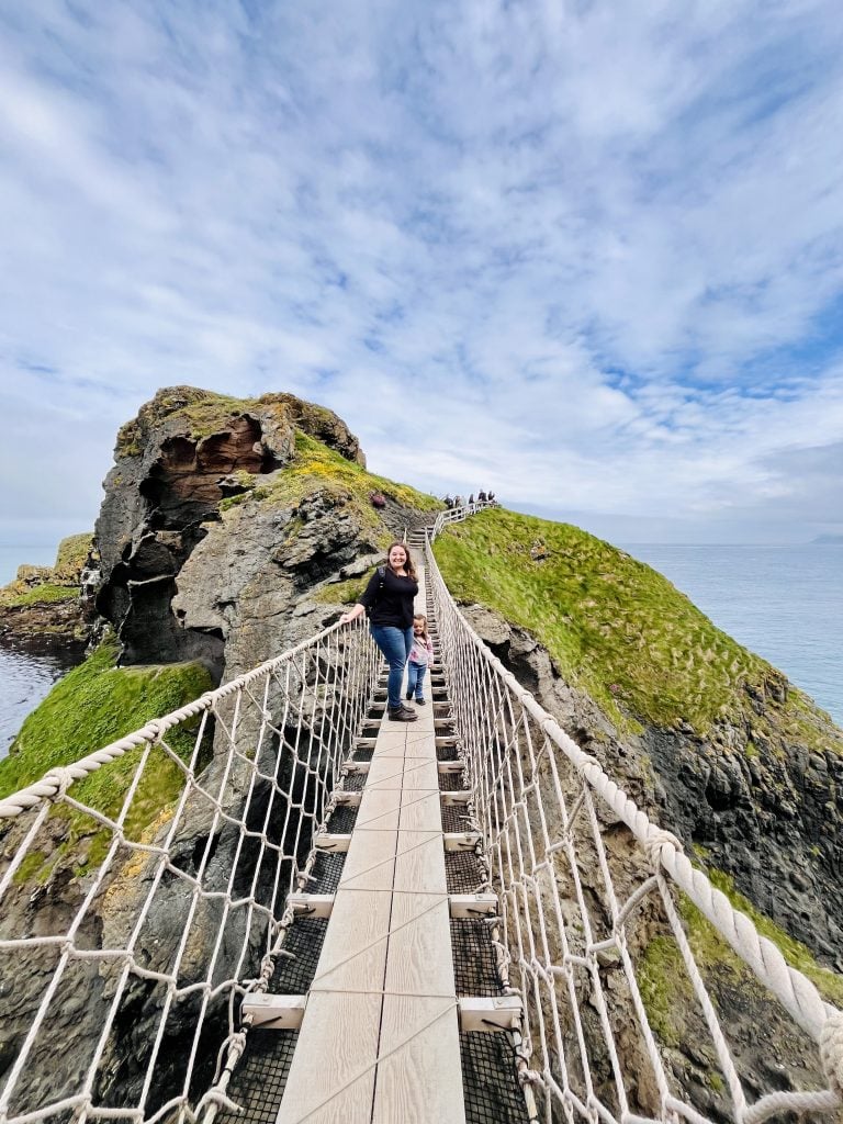 Day Trip From Belfast: Carrick-a-Rede Rope Bridge and Giant's Causeway ...
